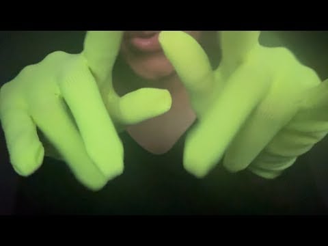 GLOW IN THE DARK FAST ASMR TRIGGERS💚🏃🏽‍♀️‍ ️ #asmr #glow #fasttriggers #viral
